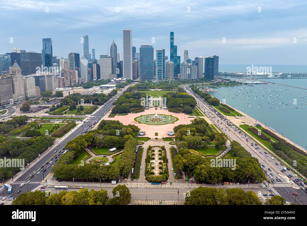 Aerial panoramic view of park in downtown Chicago, Illinois, USA ...