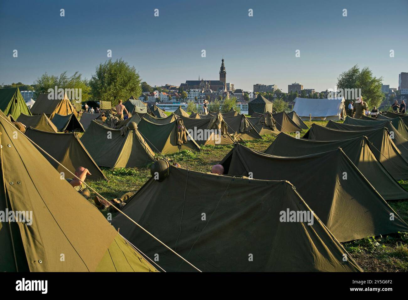 Near Nijmegen on the banks of the Waal there is a tent camp from 1944 ...