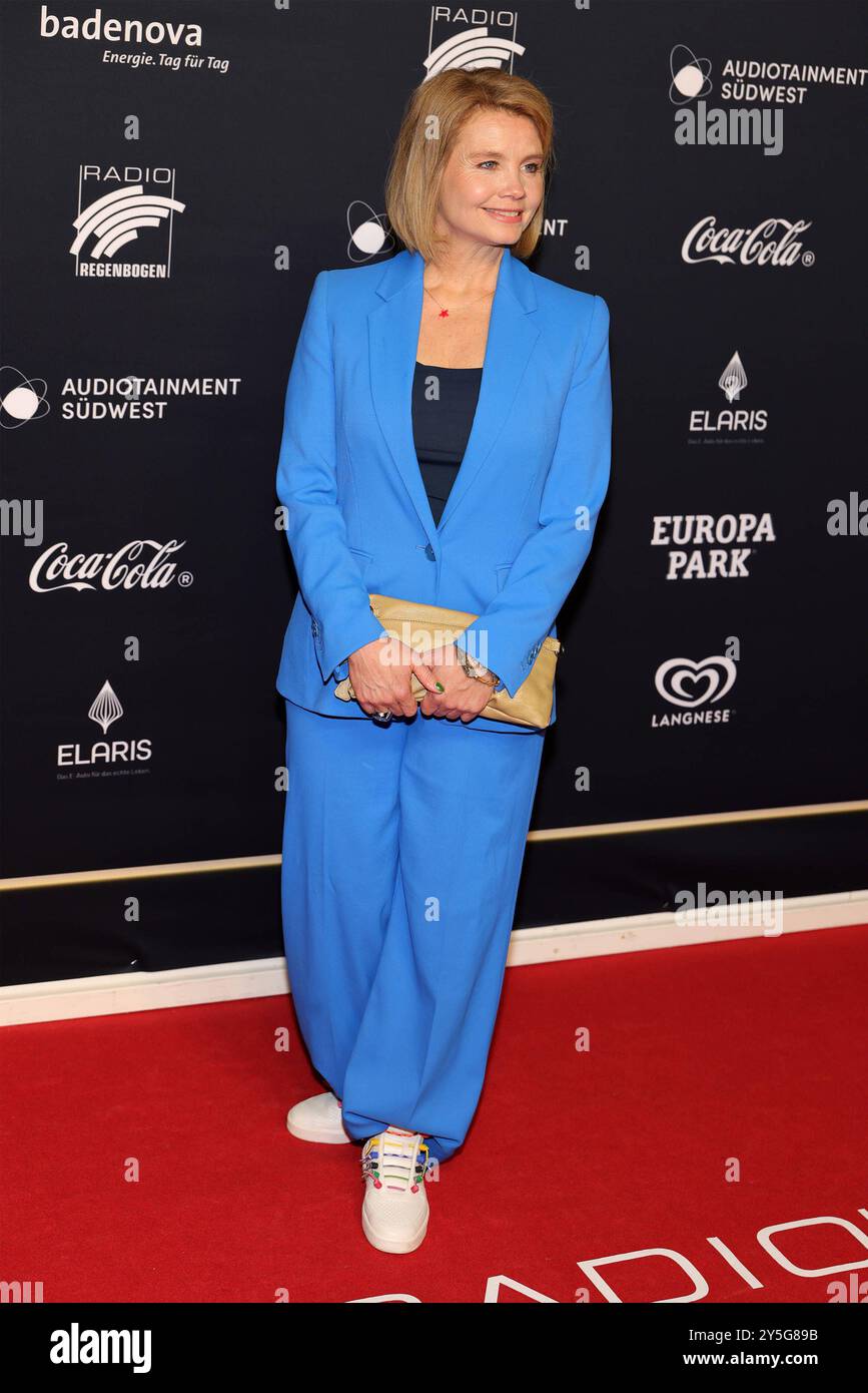 Annette Frier - Radio Regenbogen Award 2024 Annette Frier auf dem roten ...