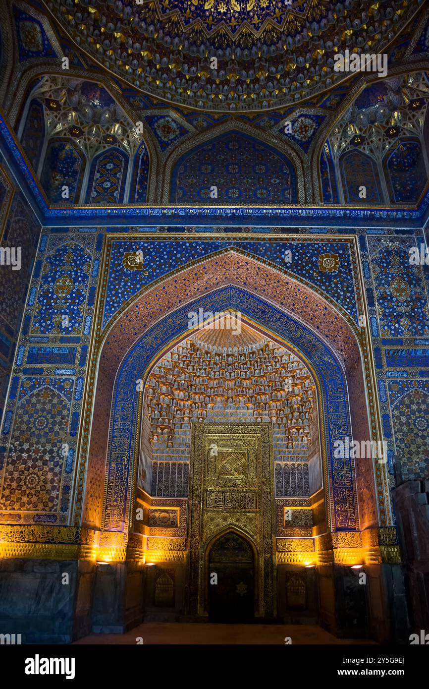 Portal and arch inside the tilya kori mosque in the Registan of ...