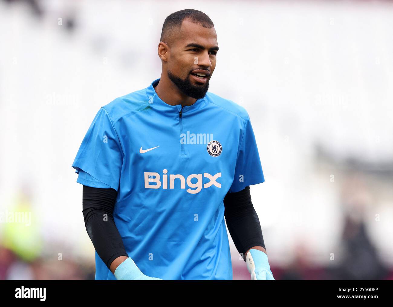 Chelsea goalkeeper robert sanchez hi-res stock photography and images ...