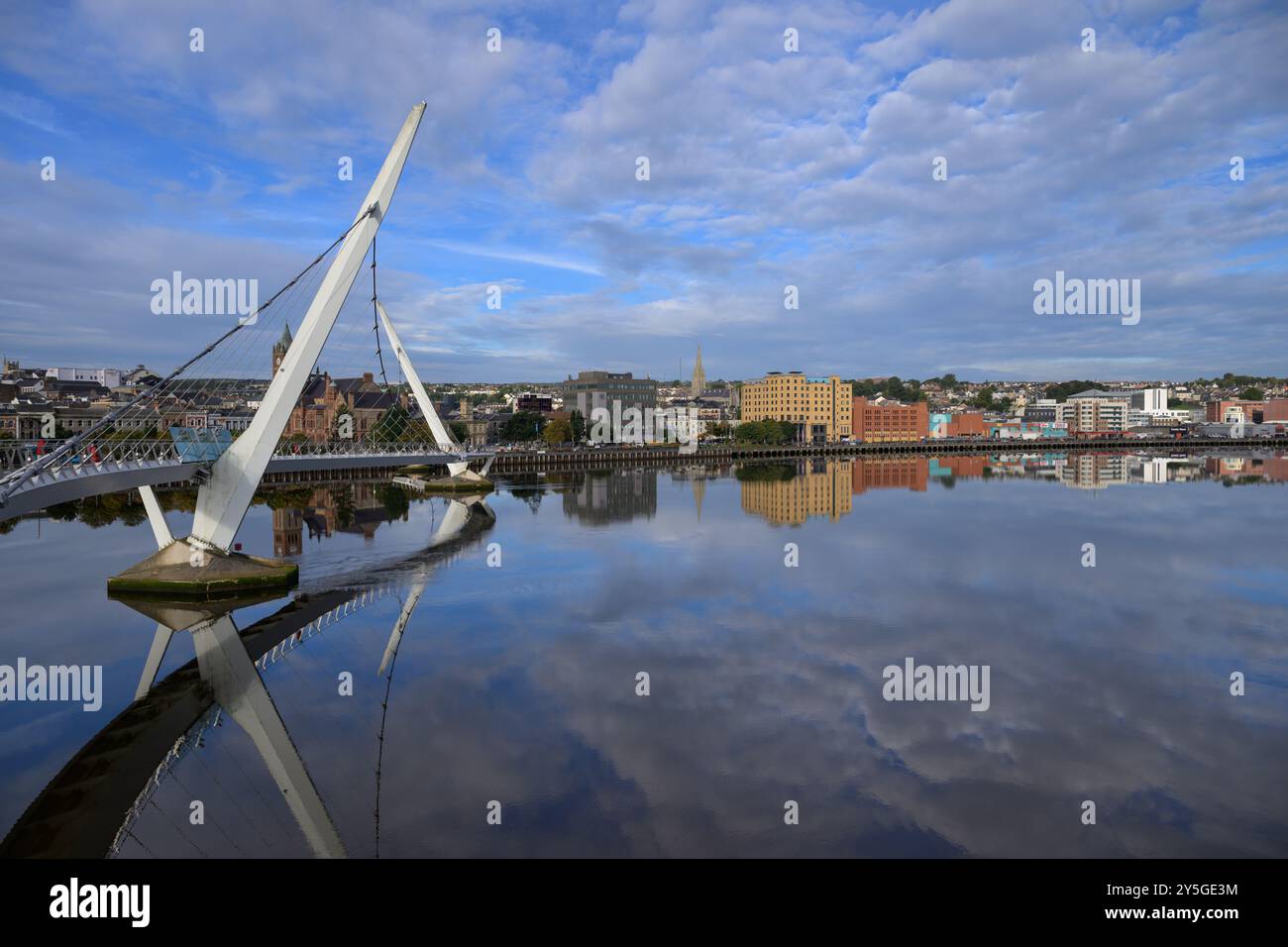 The Peace Bridge over the River Foyle in Derry Stock Photo - Alamy
