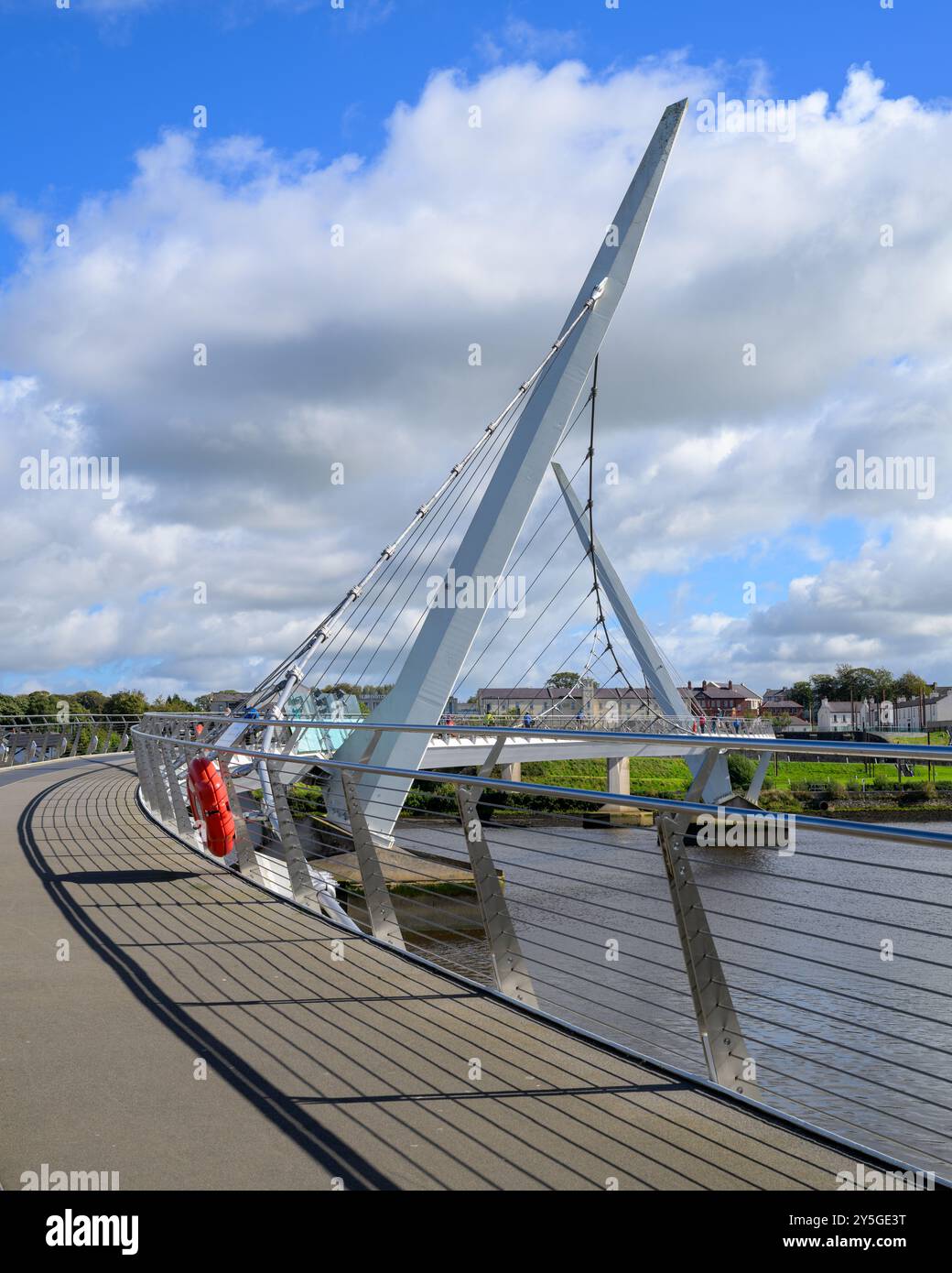 The Peace Bridge over the River Foyle in Derry Stock Photo - Alamy