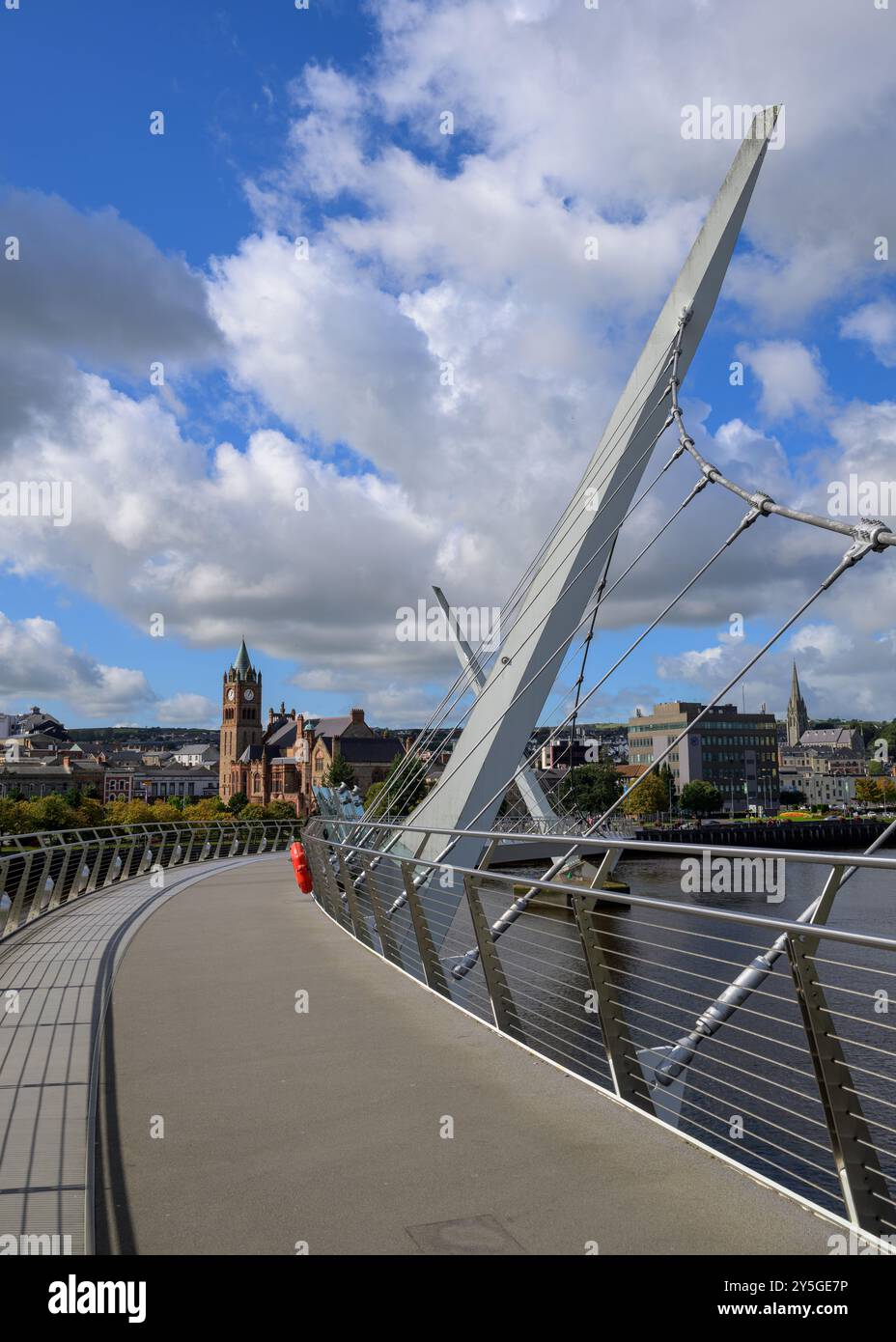 The Peace Bridge over the River Foyle in Derry Stock Photo - Alamy