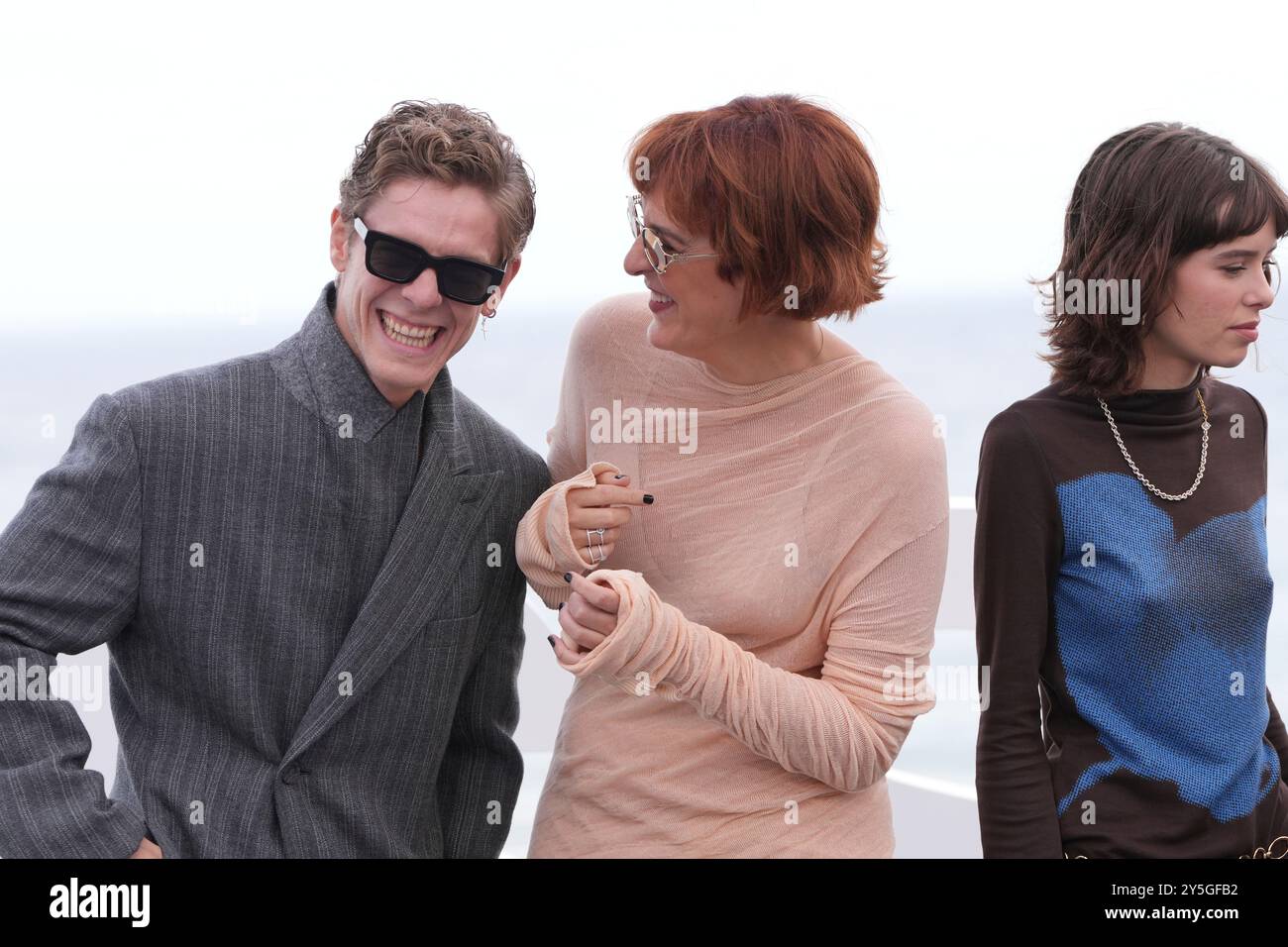 (L-R) Actors Patrick Criado, Aixa Villagrán and Alba Planas pose during ...