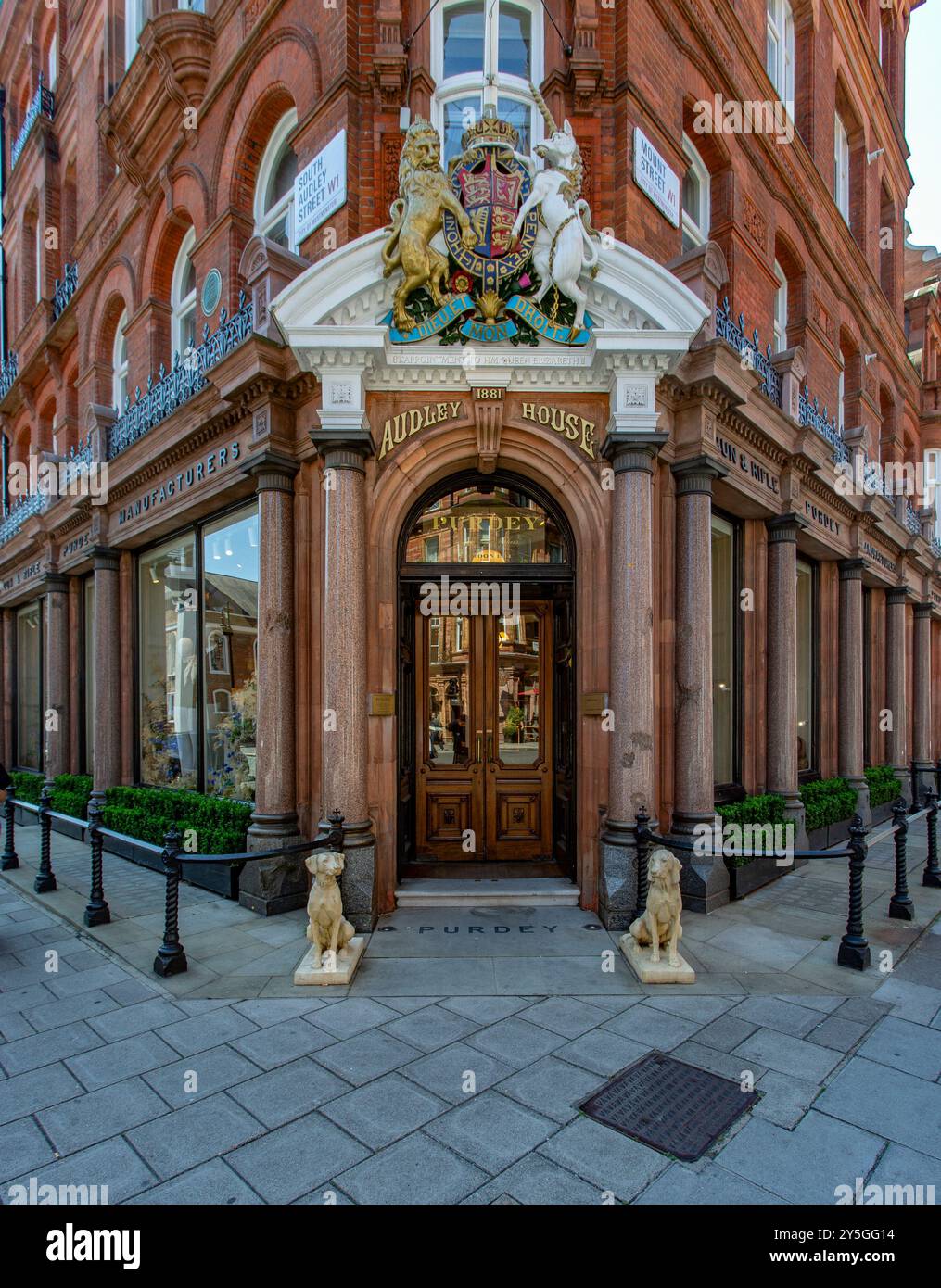 James Purdey & sons gun shop, Mayfair, London, England Stock Photo - Alamy