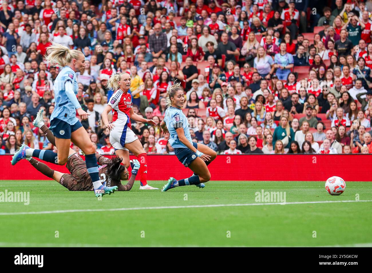 Amanda ilestedt arsenal hi-res stock photography and images - Alamy