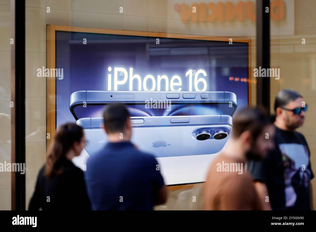 Apple iphone advertisement germany hi-res stock photography and images ...