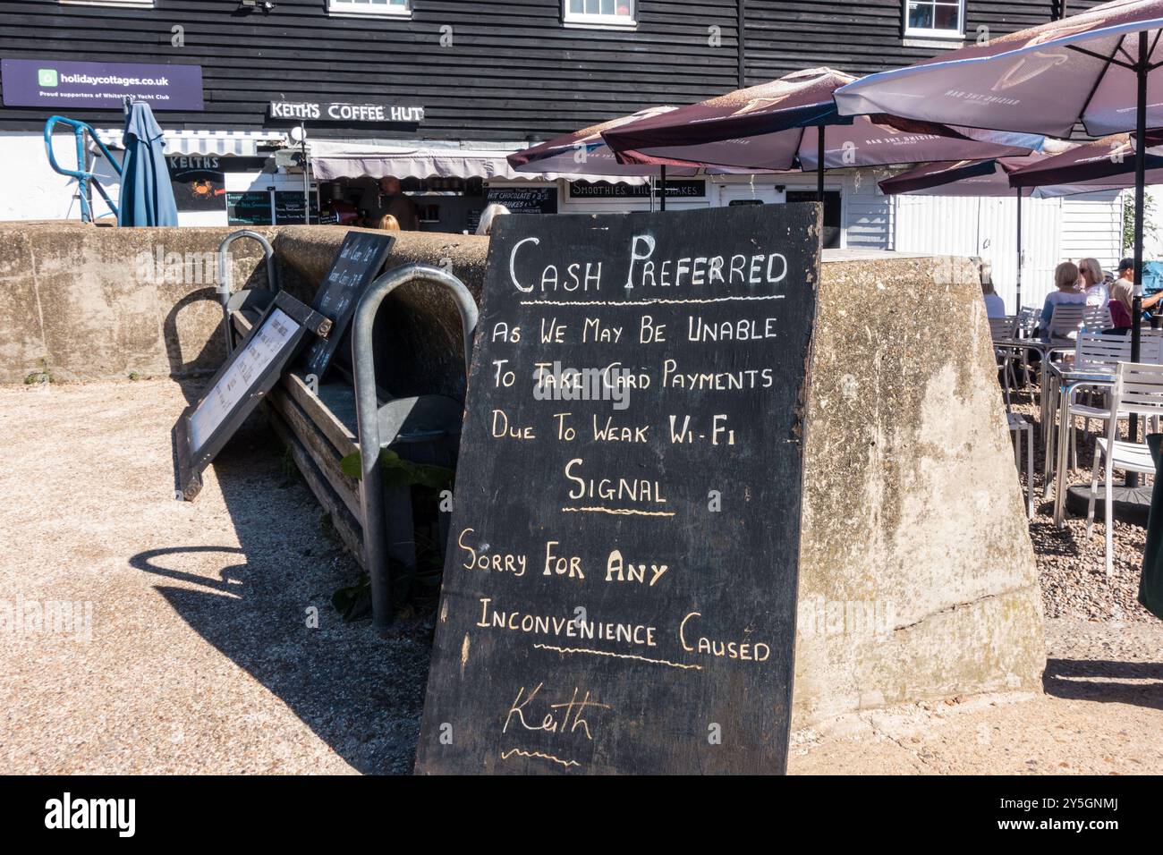 Cash only business notice board Stock Photo - Alamy