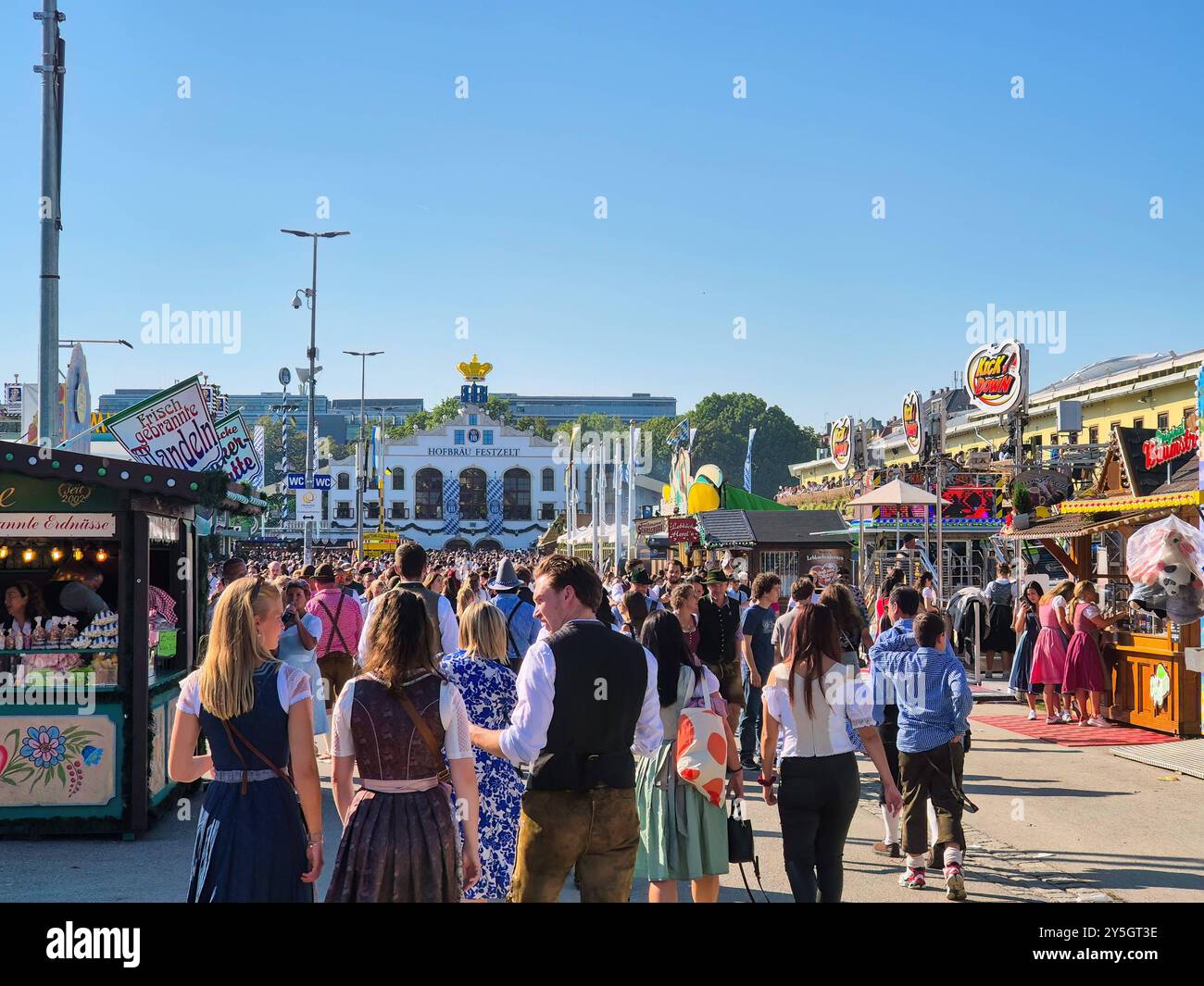 MUNICH, GERMANY - SEPTEMBER 21: Crowd of people in traditional clothes ...