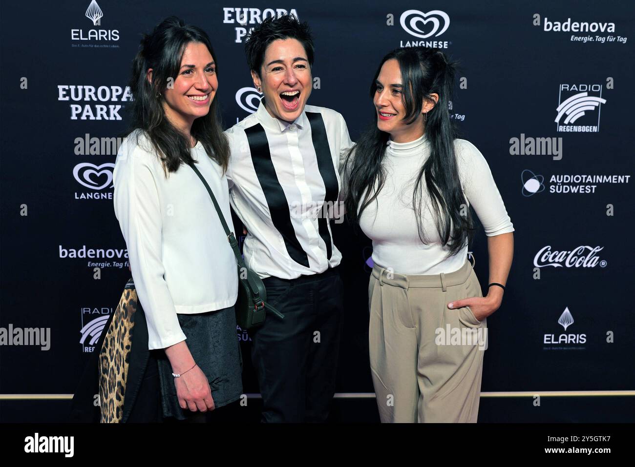 Dunja Hayali - Radio Regenbogen Award 2024 Dunja Hayali mi. mit ihren ...