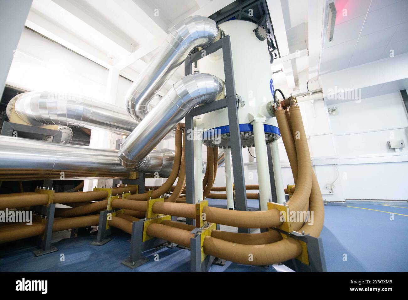 High field magnet laboratory hi-res stock photography and images - Alamy