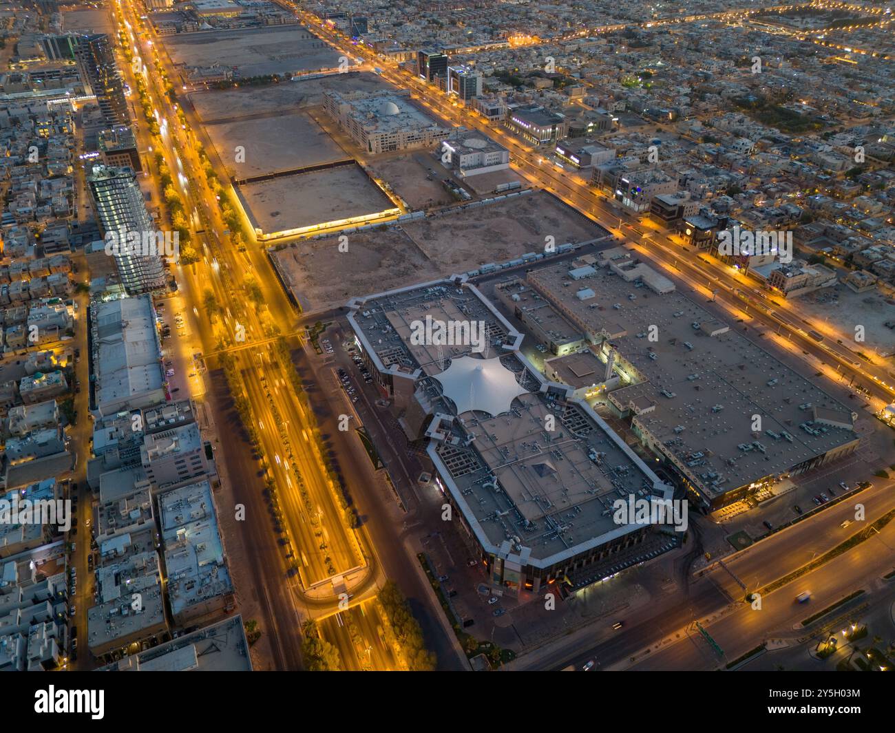 Drone shot flying. Saudi Arabia. Riyadh. Kingdom tower. Sunset. Evening ...