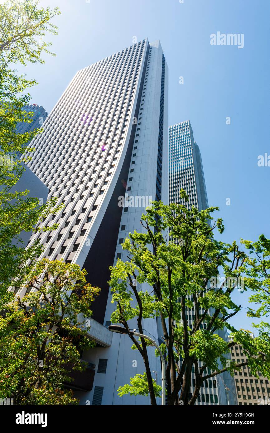 The Sompo and Shinjuku Nomura Building towering up into the blue sky ...