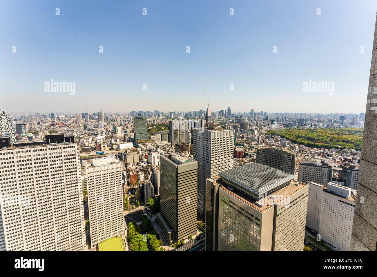 High rise office blocks and Tokyo skyline seen from the observation ...