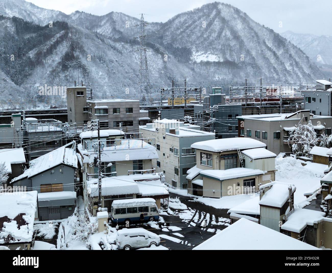 Heavy, fresh snowfall in the Japanese ski resort area of Yuzawa Stock ...