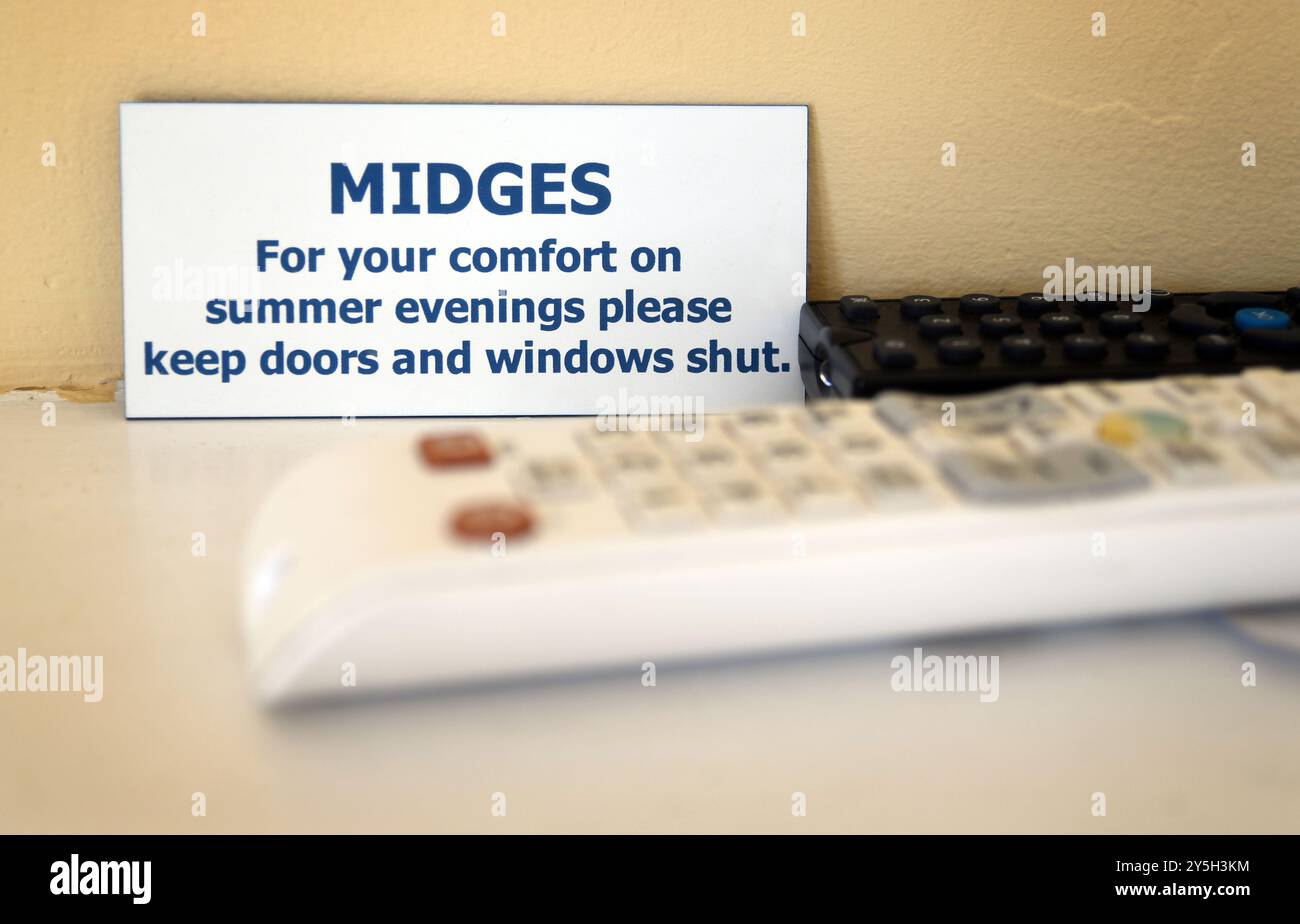 MIDGES WARNING SIGN IN SCOTTISH HOLIDAY COTTAGE RE SCOTLAND HOLIDAYS ...