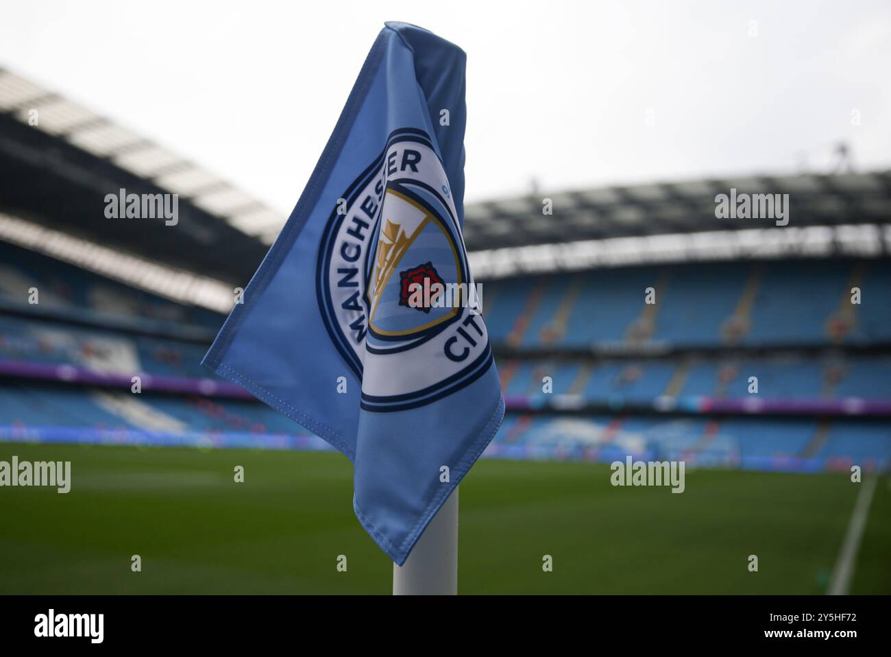 Manchester city arsenal crest hi-res stock photography and images - Alamy