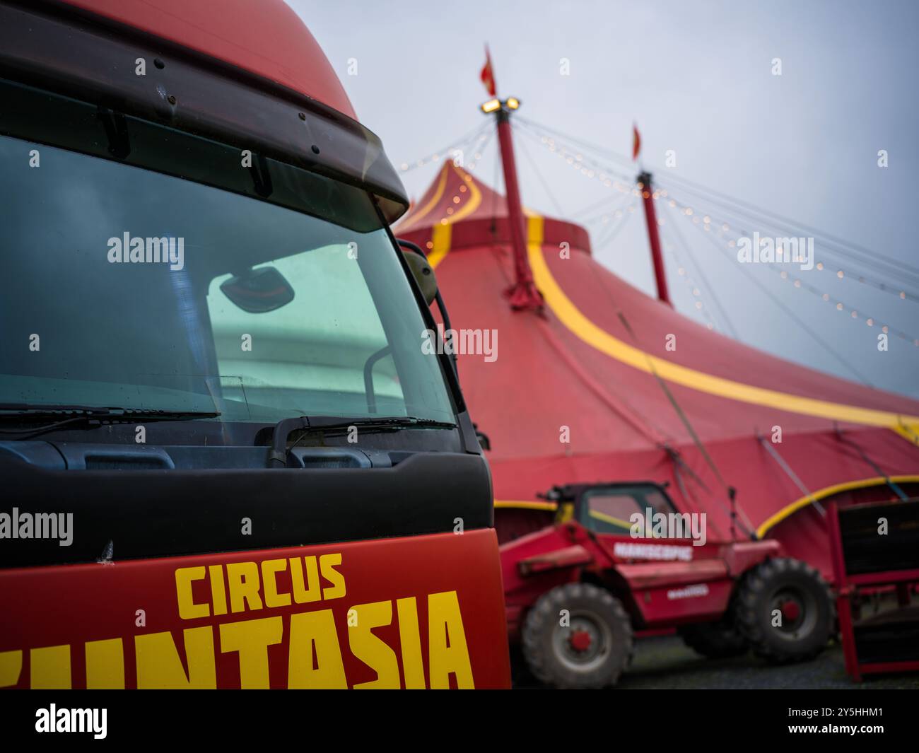 CIRCUS FANTASIA CIRCUS BIG TOP TENT Stock Photo - Alamy