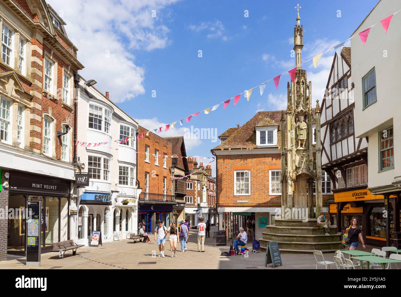 Winchester High Street with the High Cross or Buttercross Monument ...