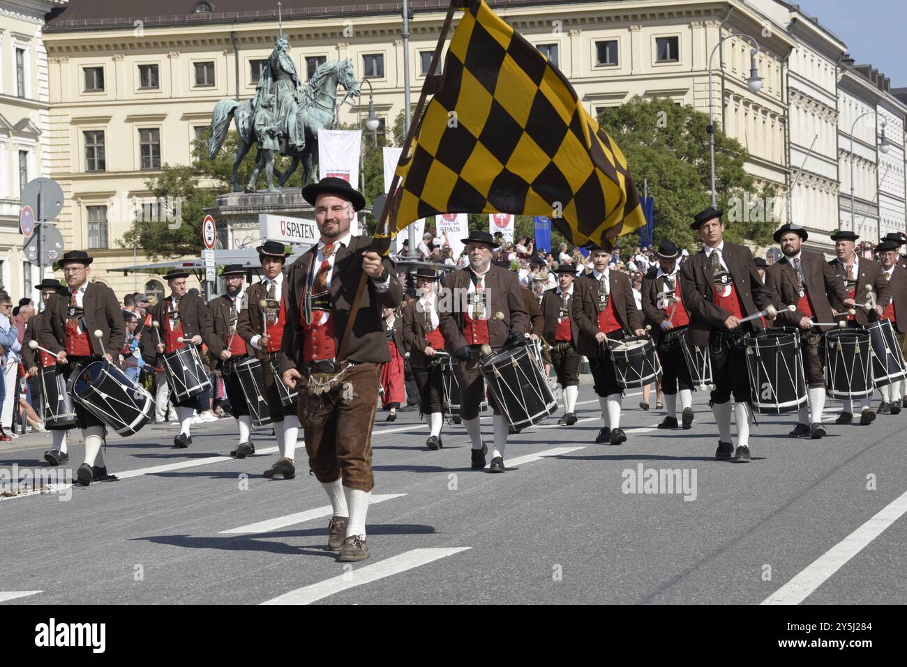 Trachten- und Schützenzug am Oktoberfest in München 2024 Ein besonderer ...
