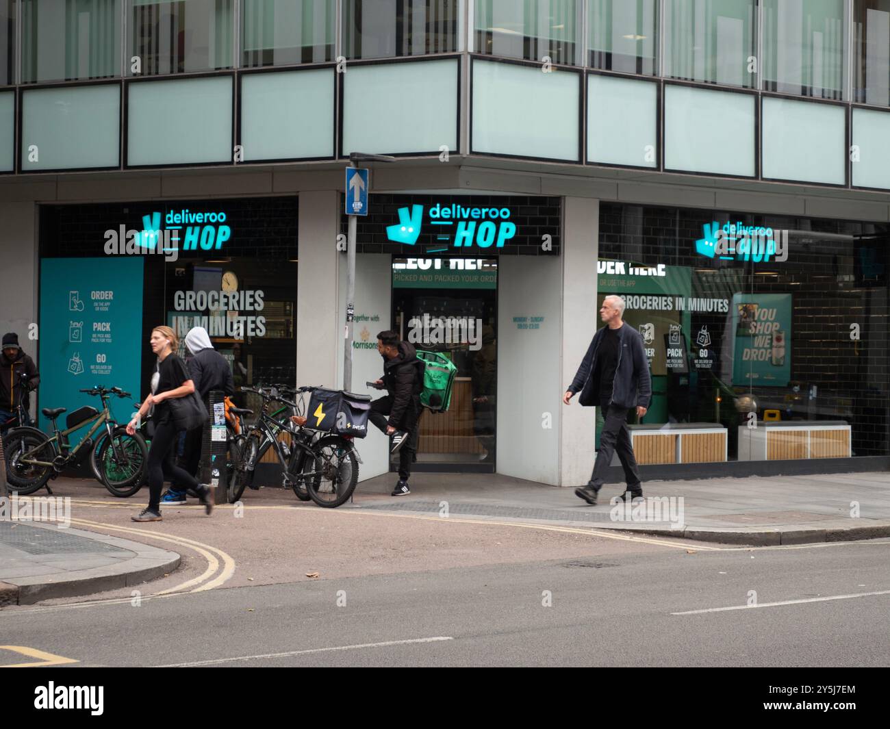 Deliveroo hop hi-res stock photography and images - Alamy