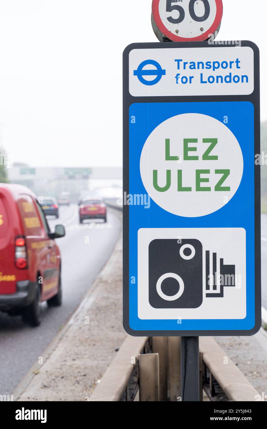 TFL's LEZ and ULEZ traffic sign with symbol camera icon for catching ...