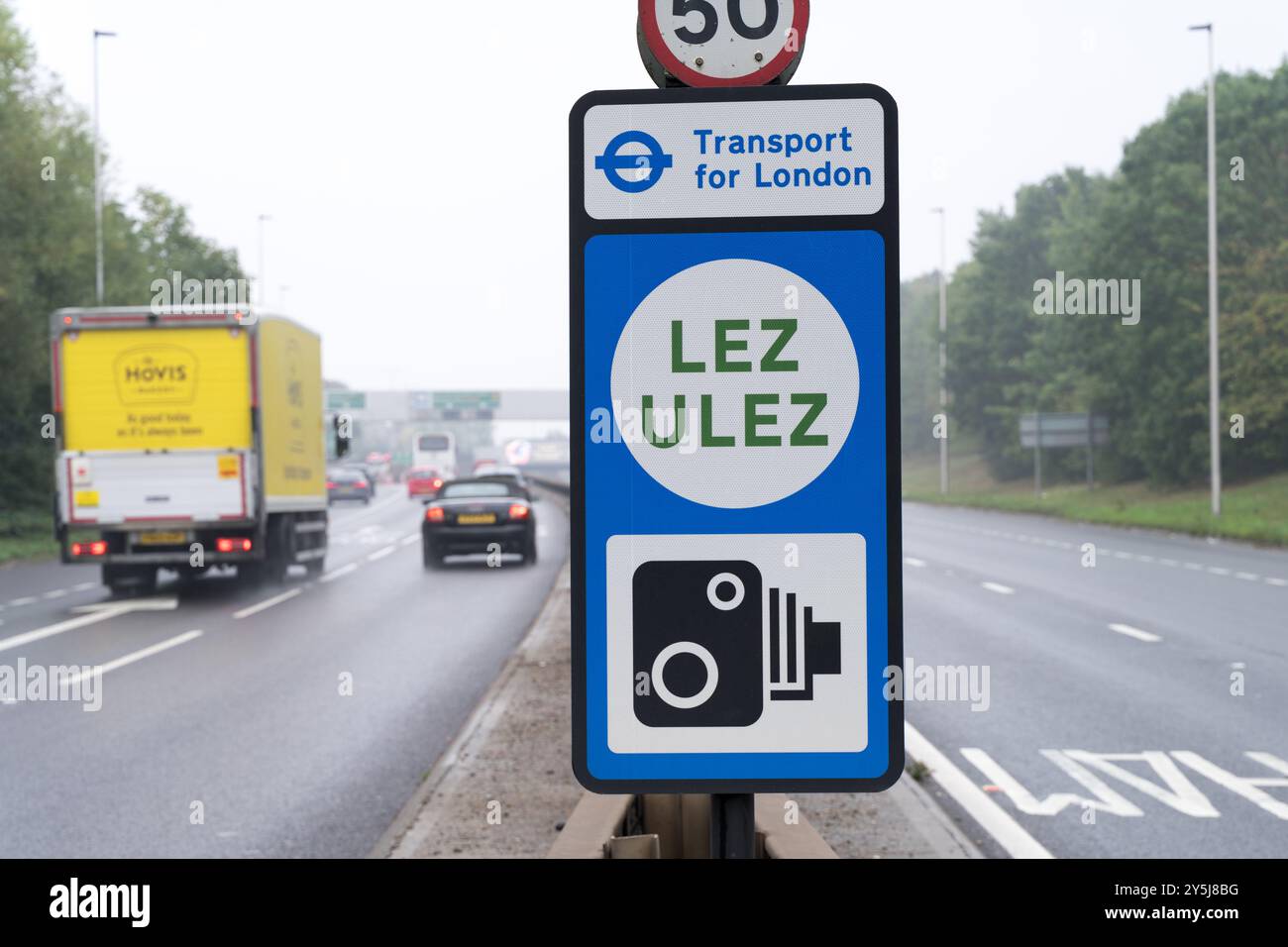 TFL's LEZ and ULEZ traffic sign with symbol camera icon for catching ...