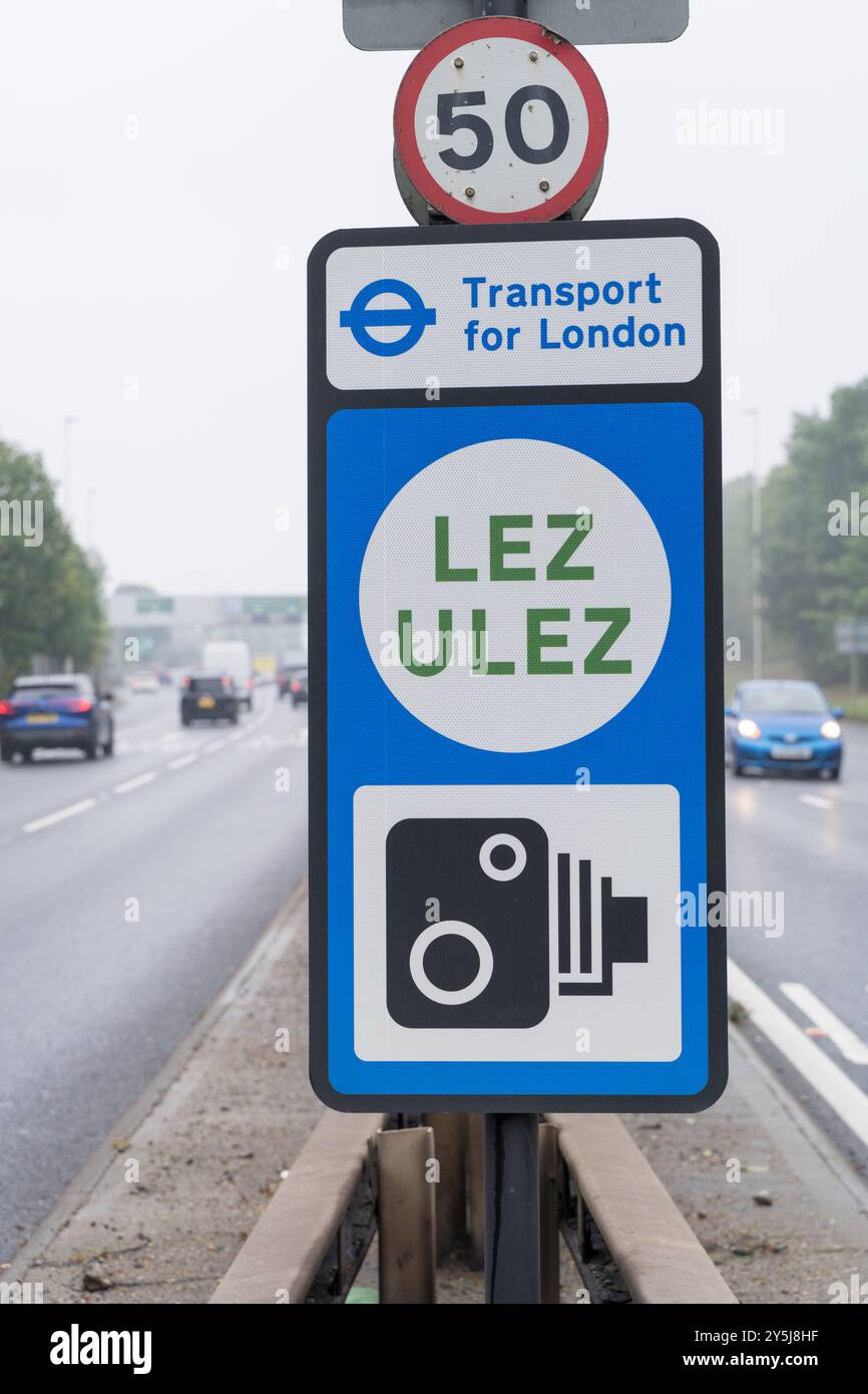 TFL's LEZ and ULEZ traffic sign with symbol camera icon for catching ...