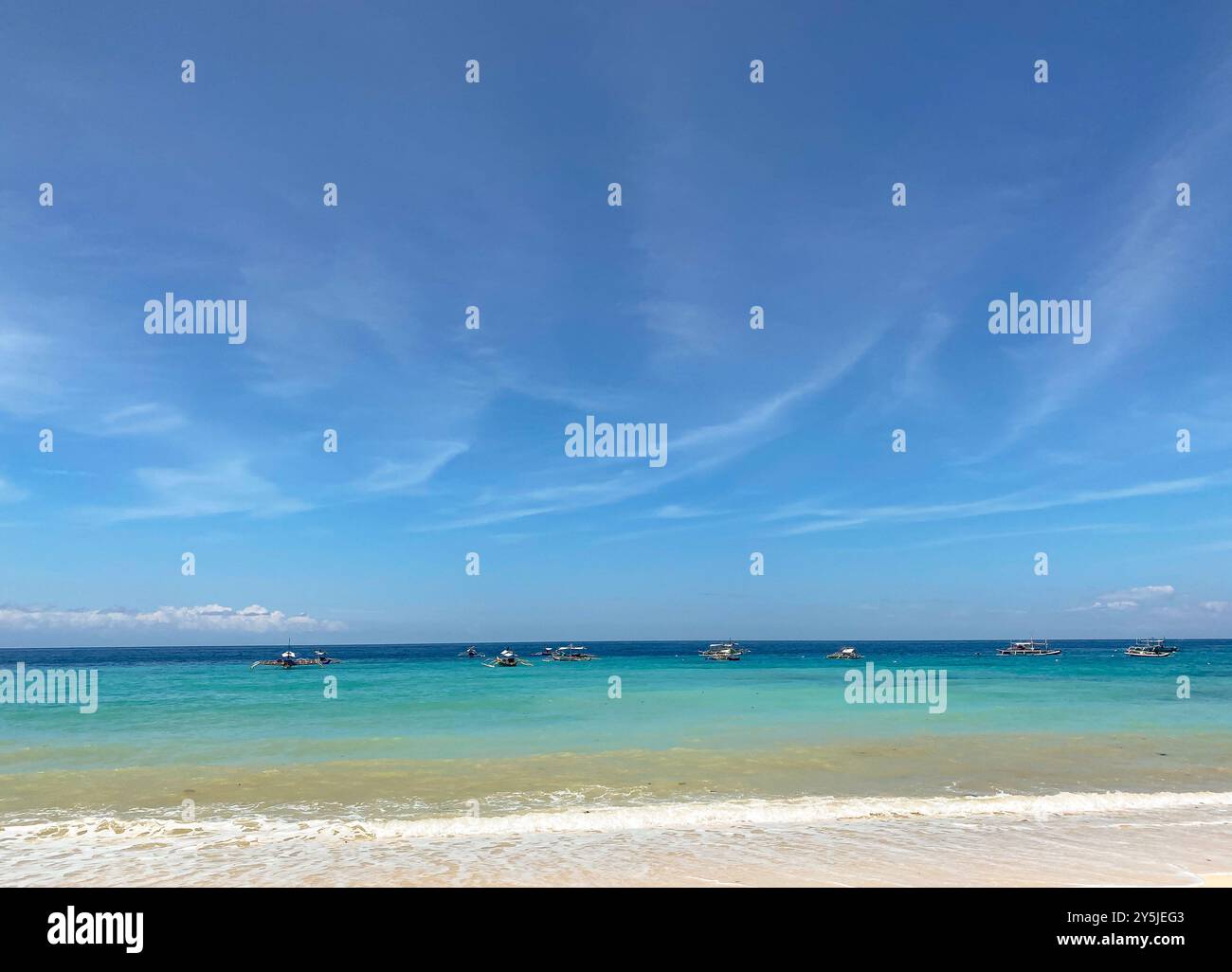 Boats floating over the sea. Ocean waves on tropical beach. Samal ...