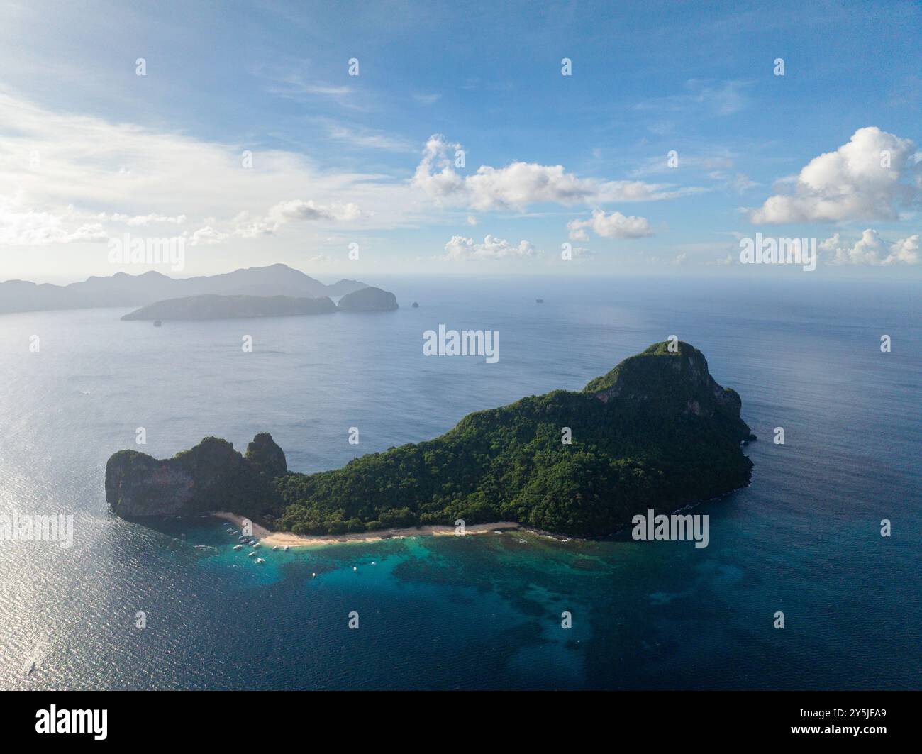 Helicopter Island with white sandy beach. El Nido, Palawan. Philippines ...
