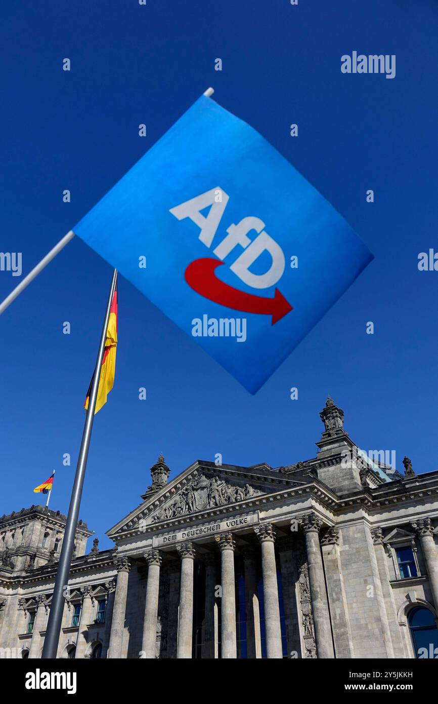Reichstag mit AfD-Fähnchen Reichstag mit AfD-Fähnchen, 21.09.2024 ...