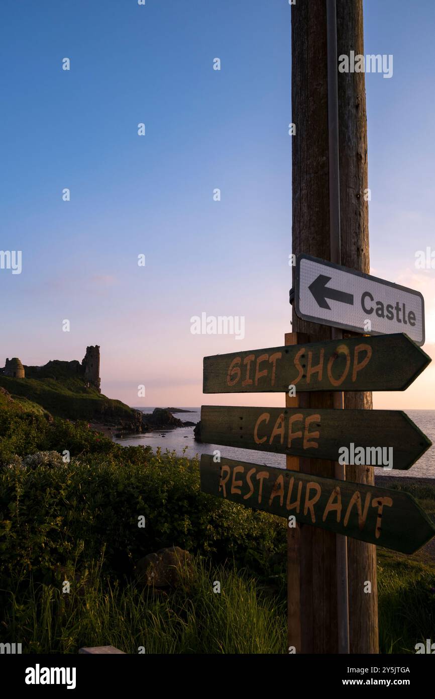 Sign arrow board at Dunure Castle, Ayrshire, Scotland Stock Photo - Alamy