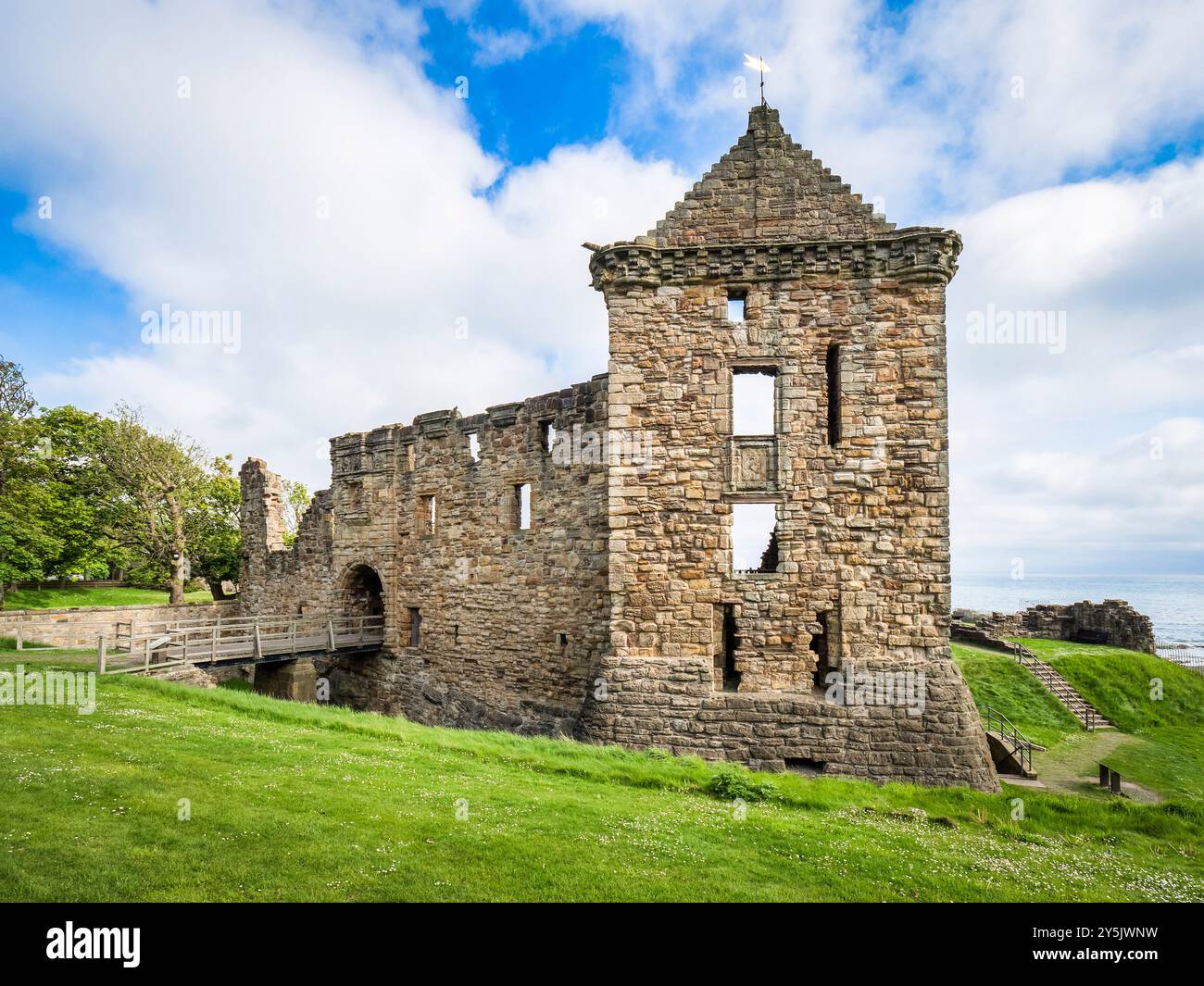 15th century castle hi-res stock photography and images - Alamy