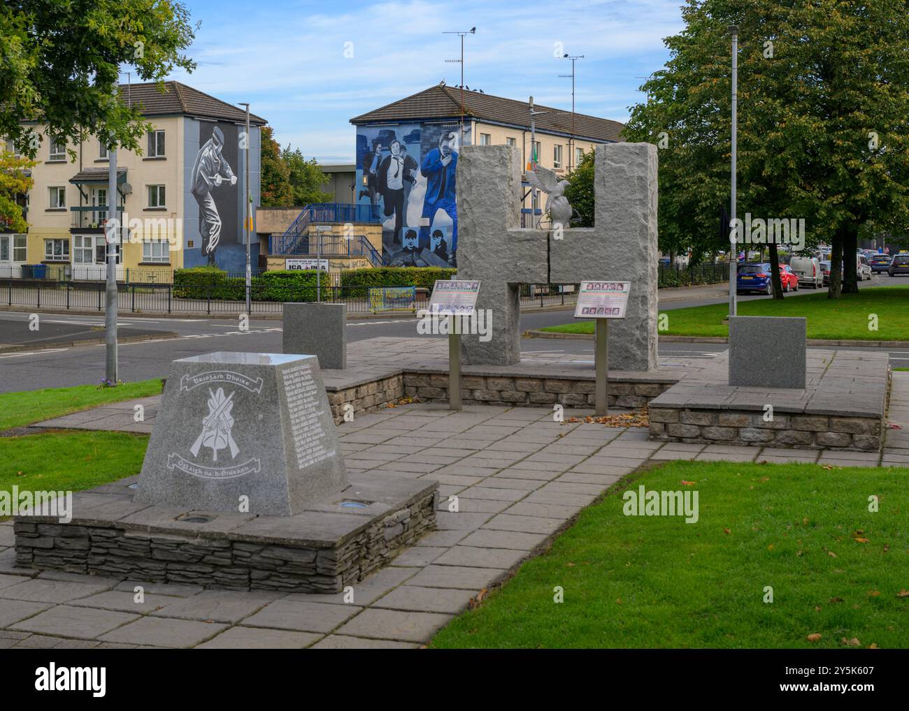 A view of murals in the Bogside area of Derry Stock Photo - Alamy