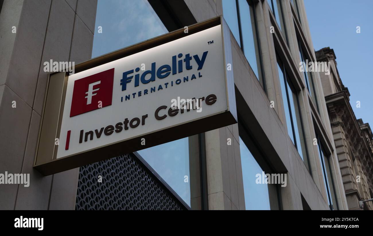 Fidelity International sign t the Fidelity Investor Centre at Cannon ...
