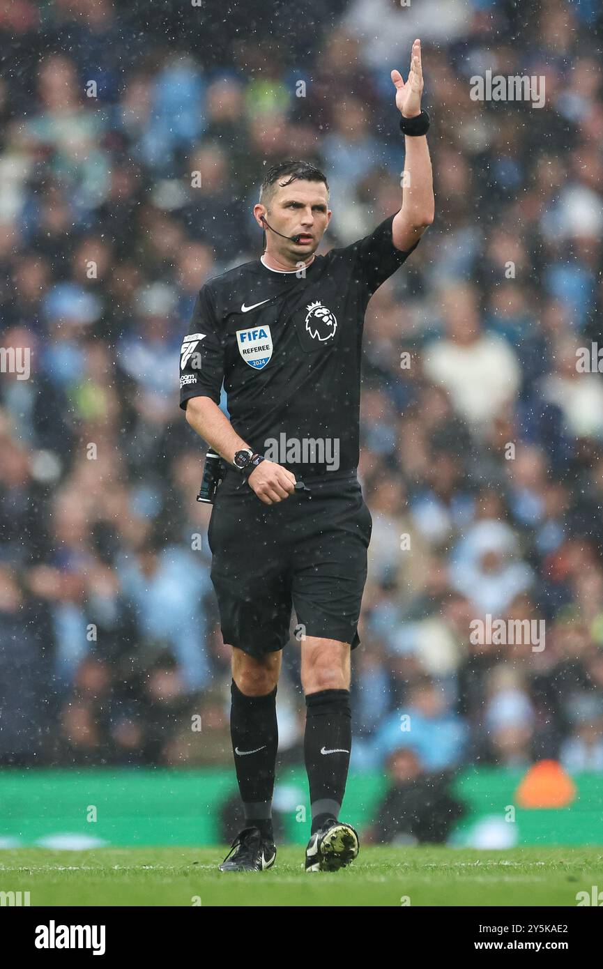 Michael oliver manchester city hi-res stock photography and images - Alamy