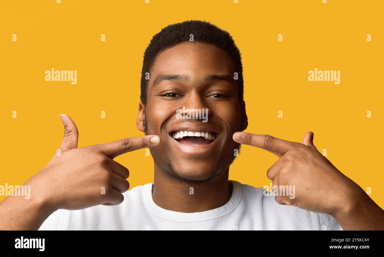 Black guy smiling showing hi-res stock photography and images - Alamy