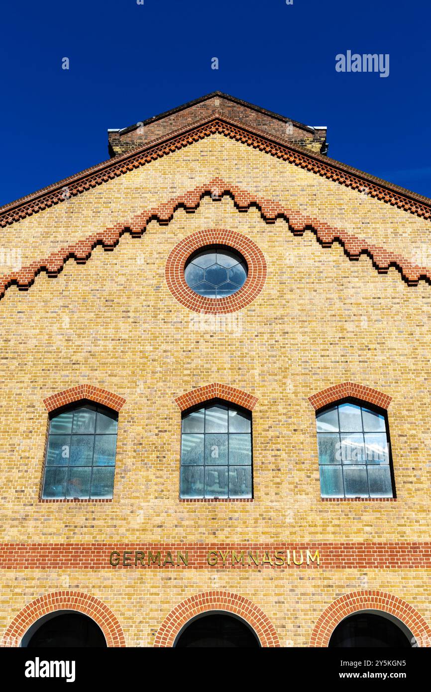Kings boulevard cross north hi-res stock photography and images - Alamy