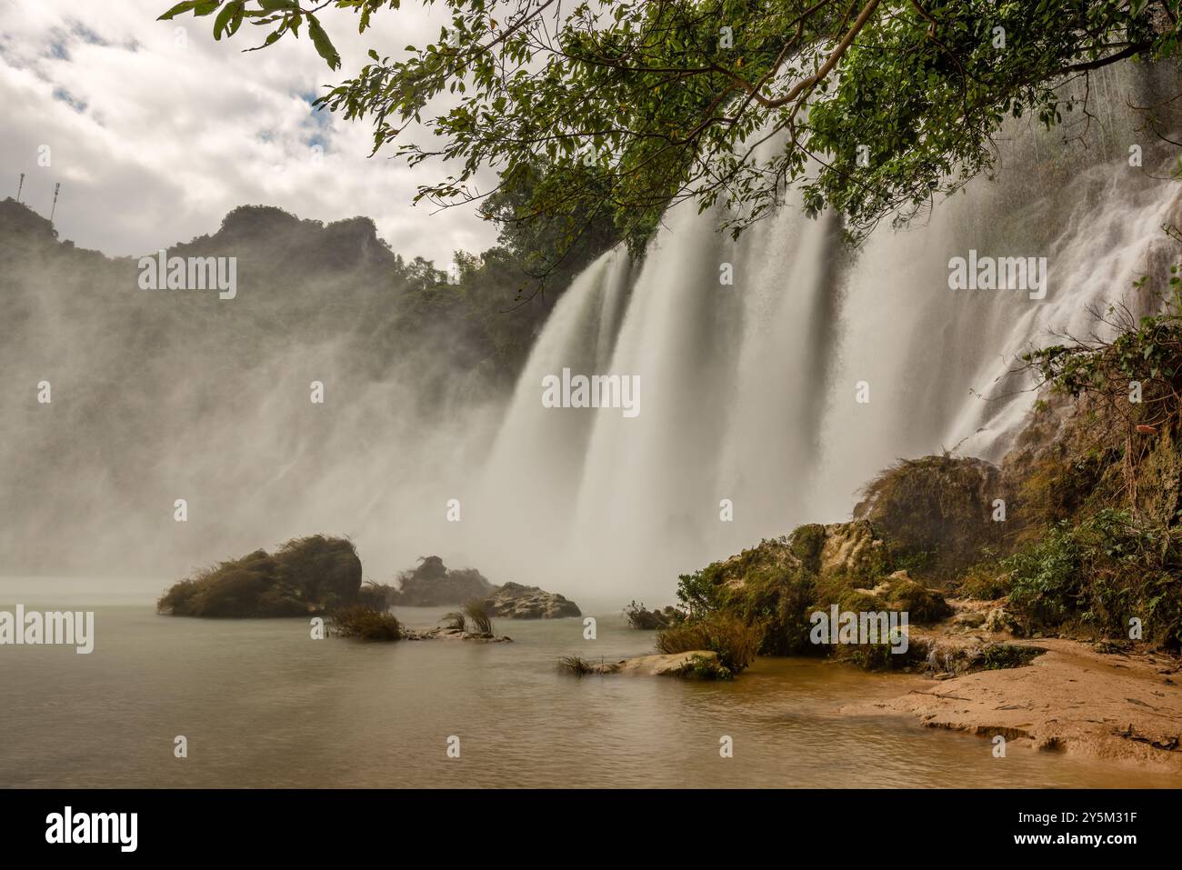 Ban Gioc waterfall in Cao Bang, Viet Nam - The waterfalls are located ...