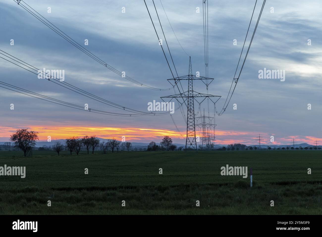 Overhead line road hi-res stock photography and images - Alamy