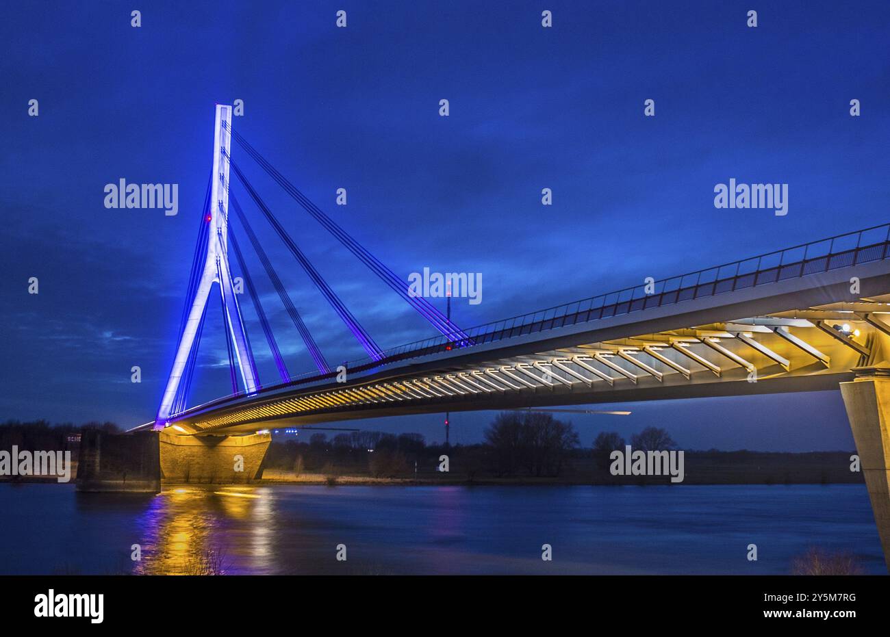Rivers bridge hi-res stock photography and images - Alamy