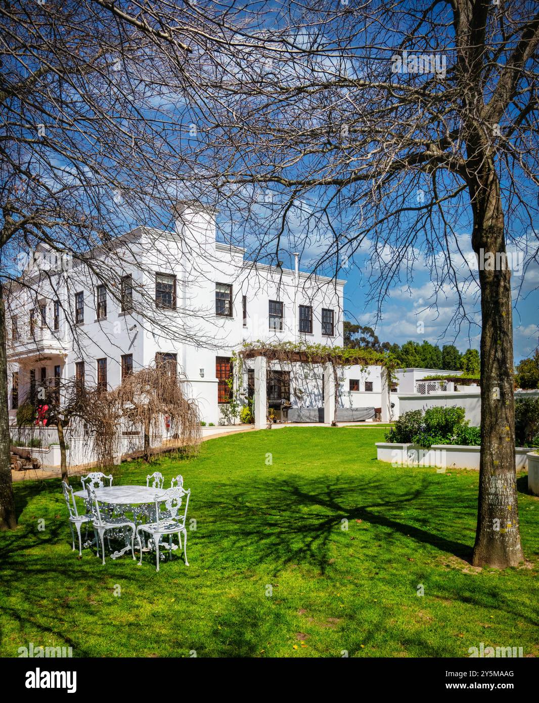 Elegant mansion showcases hi-res stock photography and images - Alamy