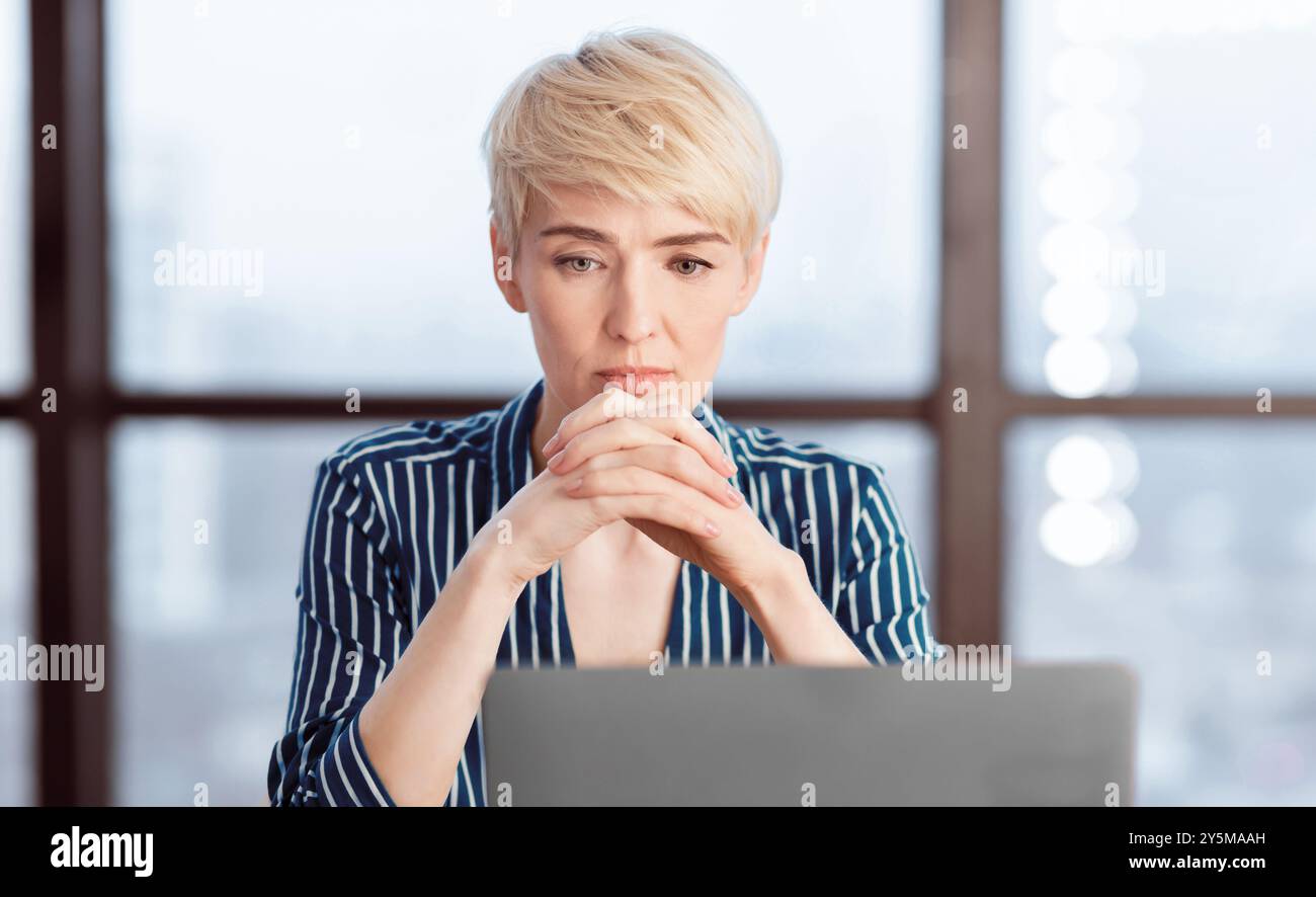Planning thinking business people hi-res stock photography and images ...