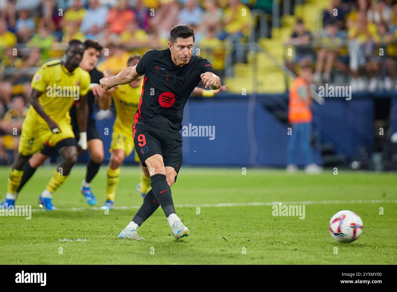 VILLARREAL, SPAIN - SEPTEMBER 22: Robert Lewandowski Centre-Forward of ...