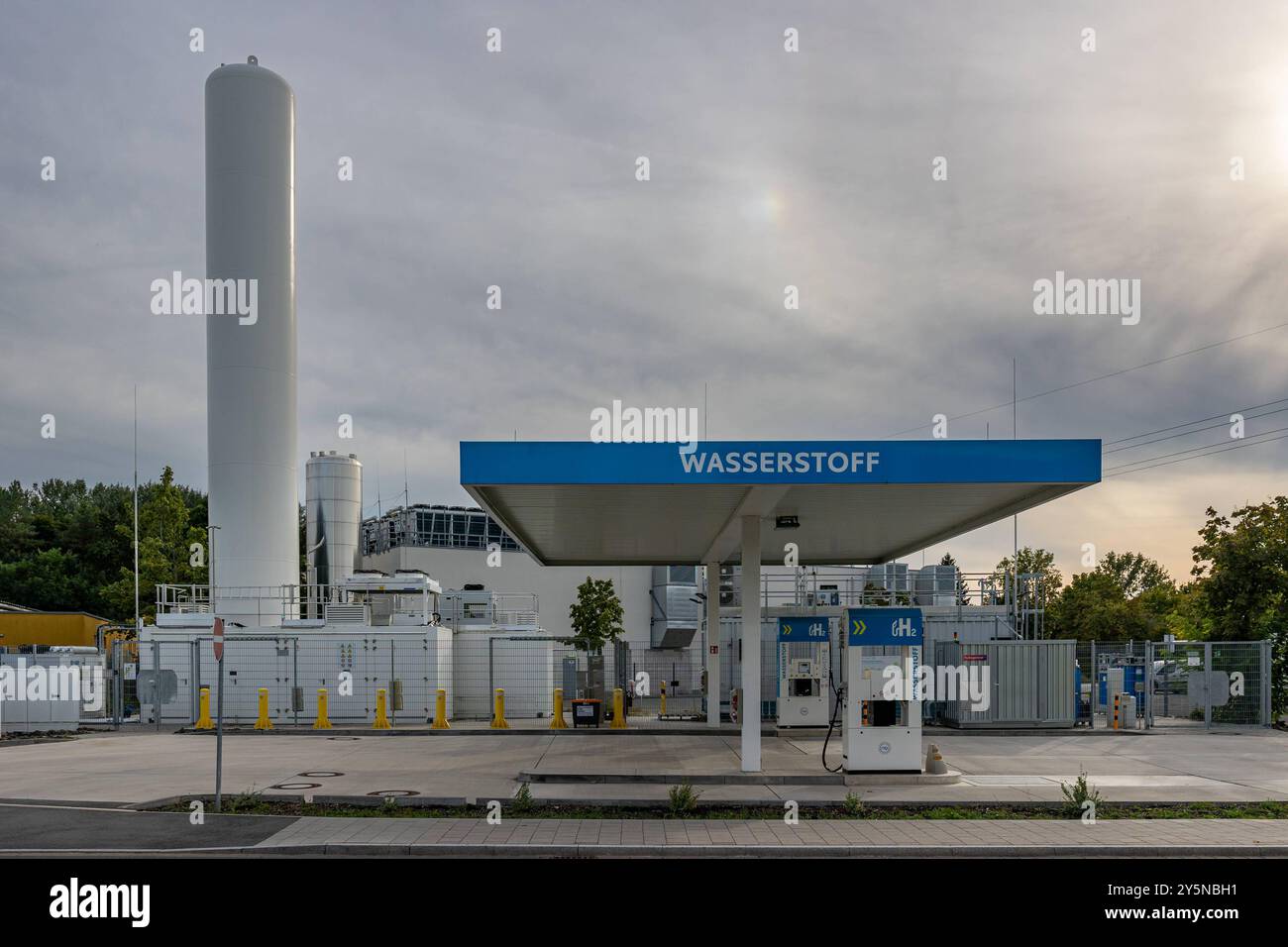 Wasserstofffahrzeuge hi-res stock photography and images - Alamy