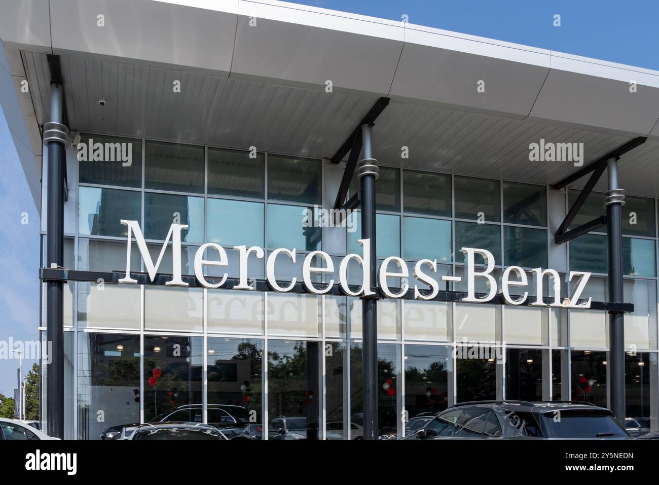 A Mercedes-Benz logo sign on the building. Thornhill, ON, Canada Stock ...