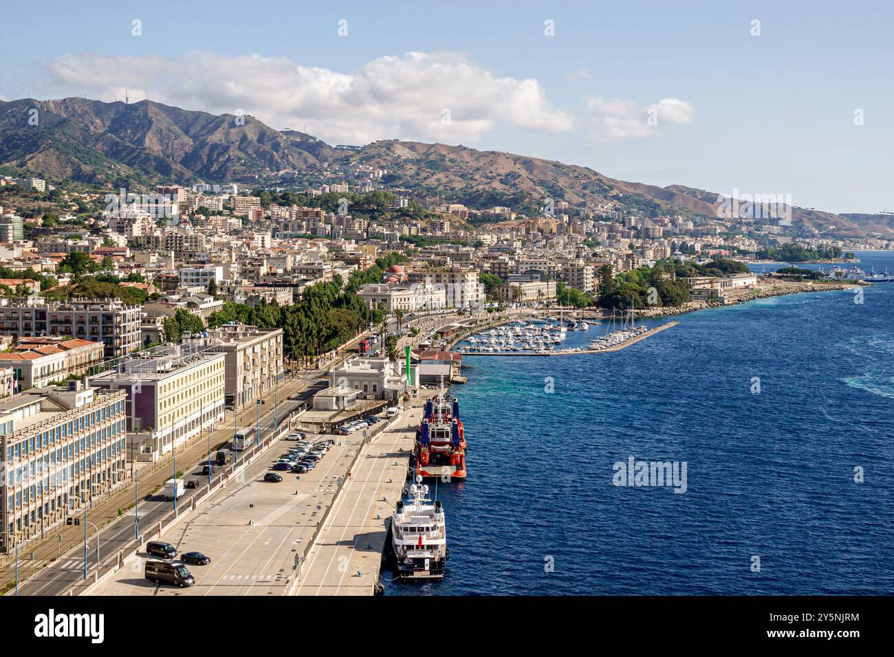 Via vittorio emanuele iicity skyline buildings hi-res stock photography ...