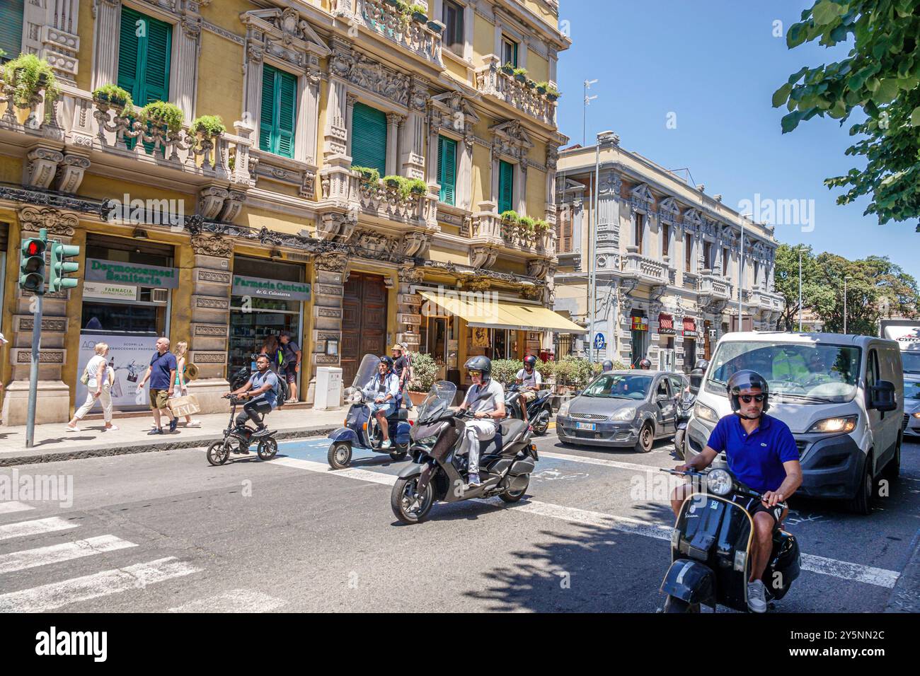 Messina italy build hi-res stock photography and images - Alamy