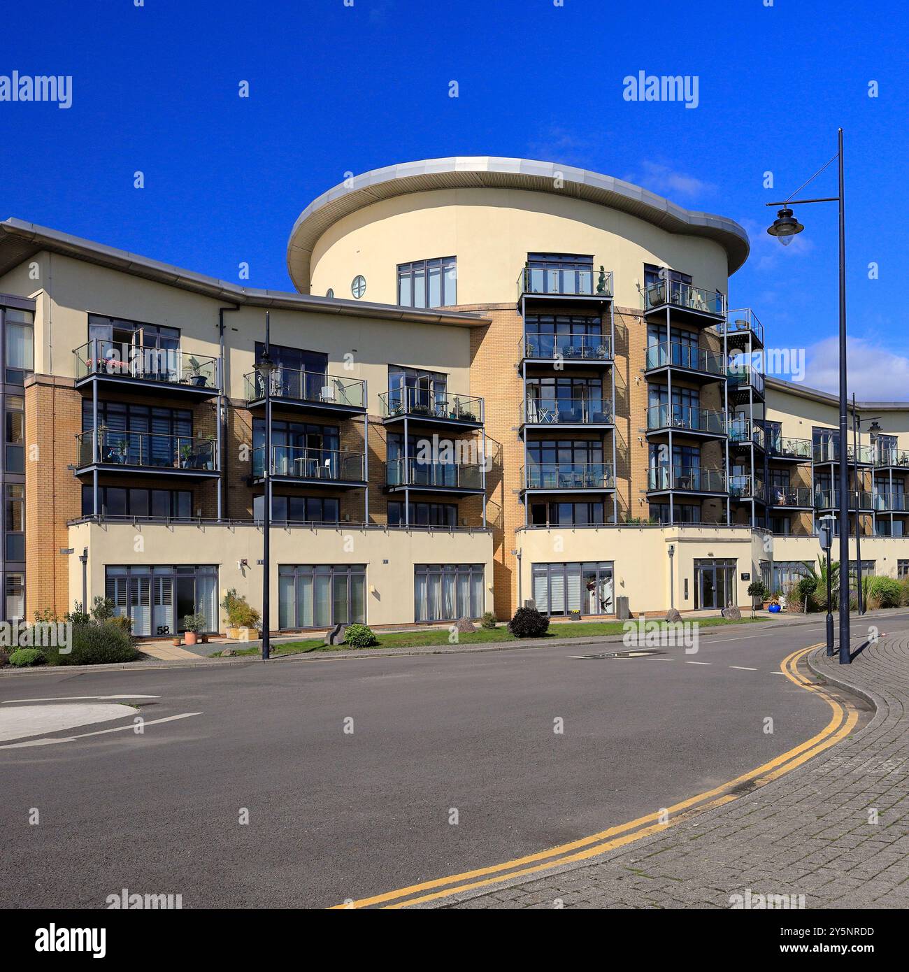 Cardiff Bay Lacuna Apartments South Wales, UK Stock Photo - Alamy